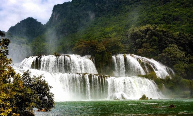 Discovering the World's Most Stunning Natural Wonders - The Travelling Knot